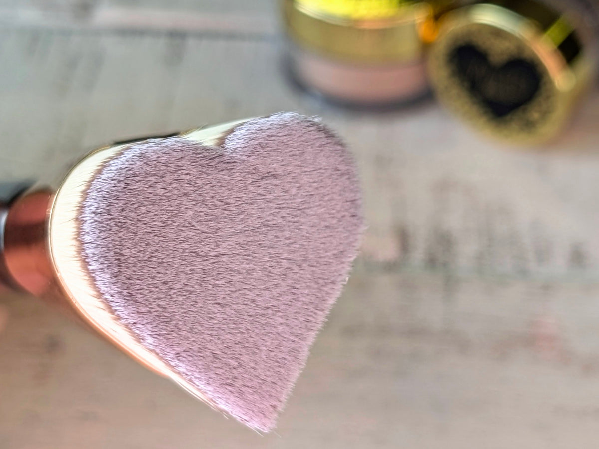 Heart Duster Brush – VIVID GLAM CO.